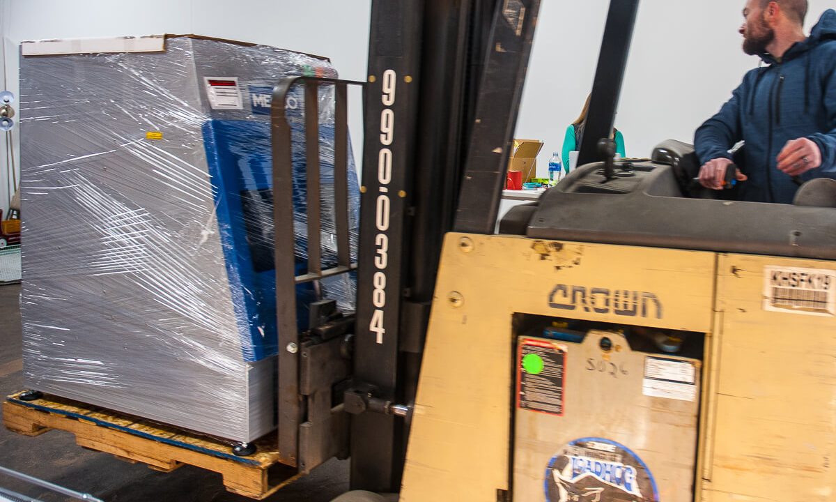 A photo story of Levergear's new robot etcher. - Lever Gear